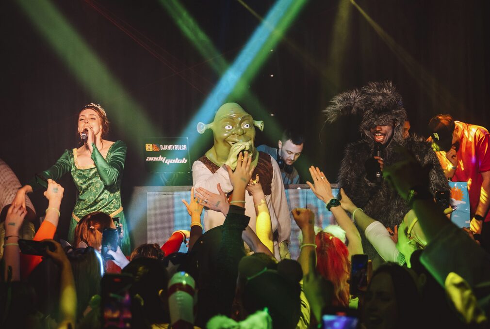 Março começa com uma rave party inspirada no universo do Shrek: há DJ ...